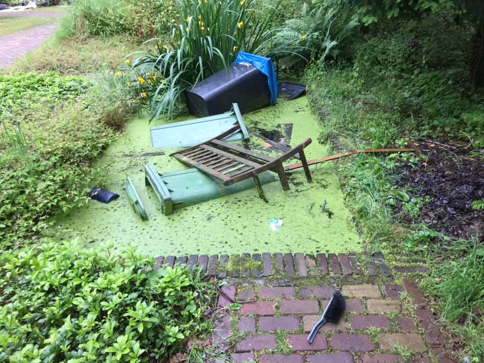 Vandalen houden huis op begraafplaats - Jutter | Hofgeest Vandalen houden huis op begraafplaats - Jutter | Hofgeest