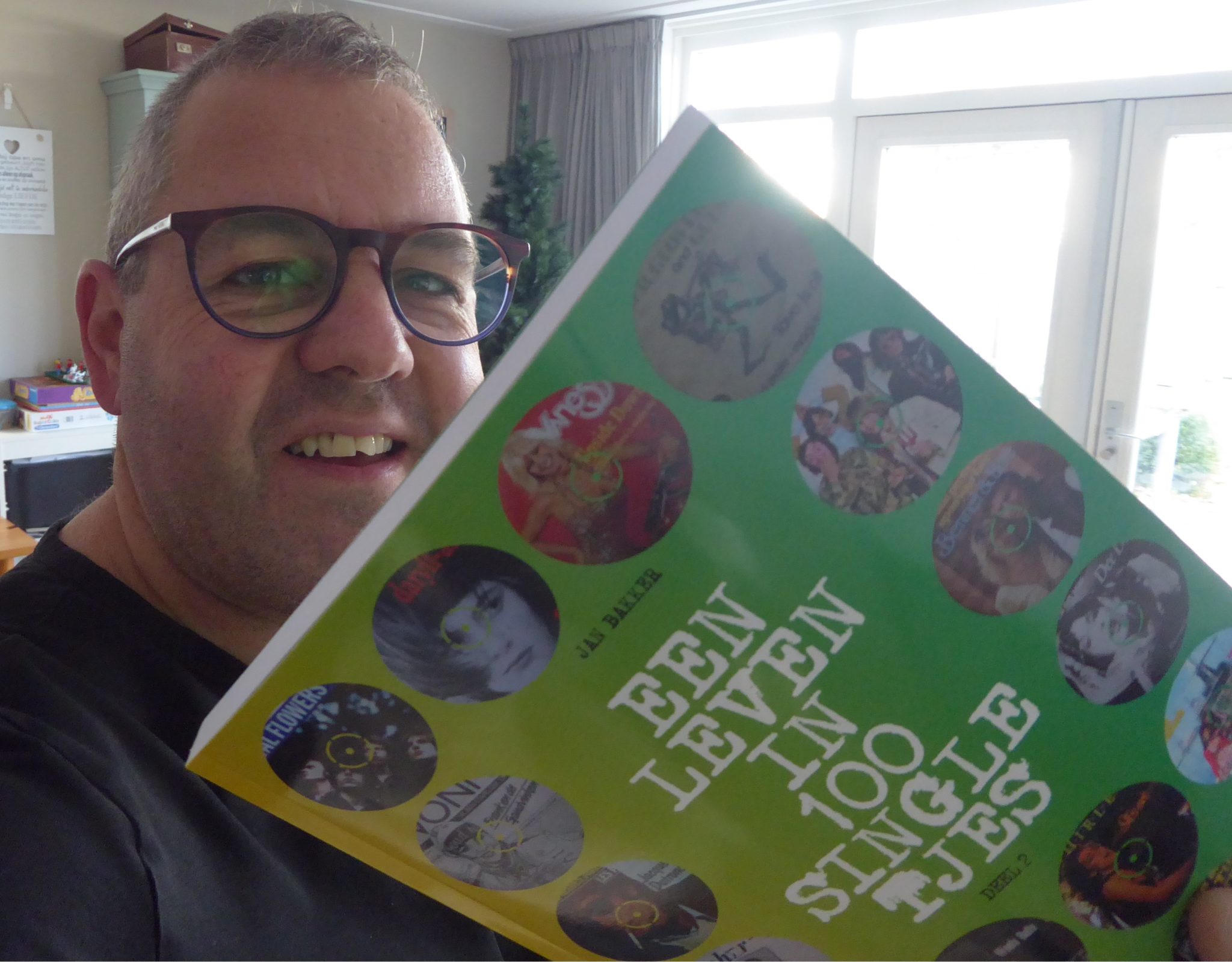 Jan Bakker, een leven in 100 singletjes - Jutter | Hofgeest