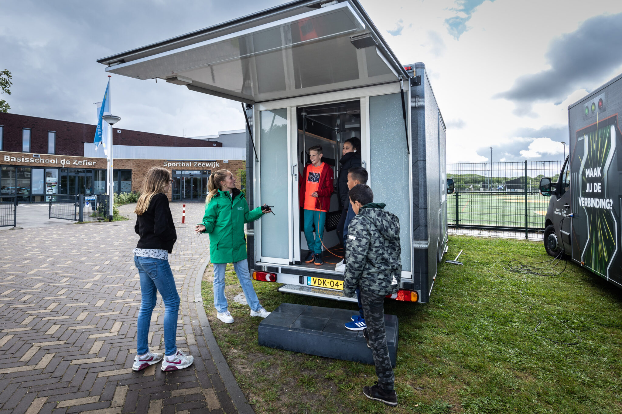 Glasvezelbussen bezoeken De Zefier in IJmuiden - Jutter | Hofgeest
