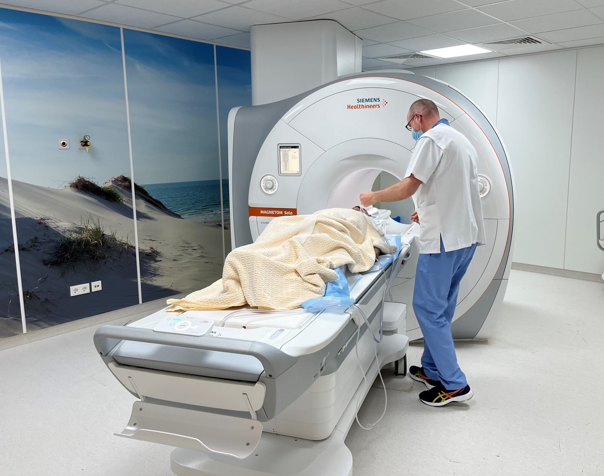 Nieuwe MRI in het RKZ is sneller, stiller en ruimer - Jutter | Hofgeest