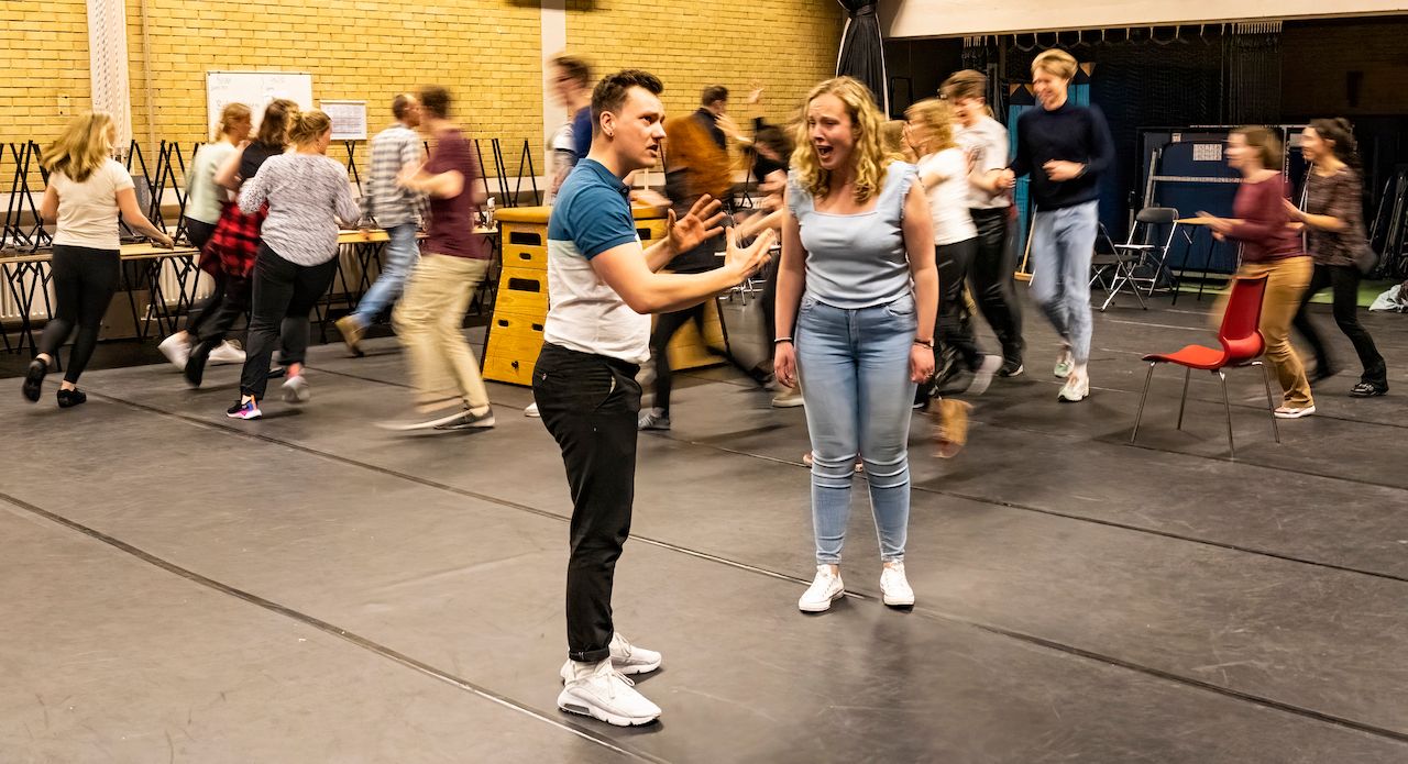 Unidos brent Urinetown - Jutter | Hofgeest