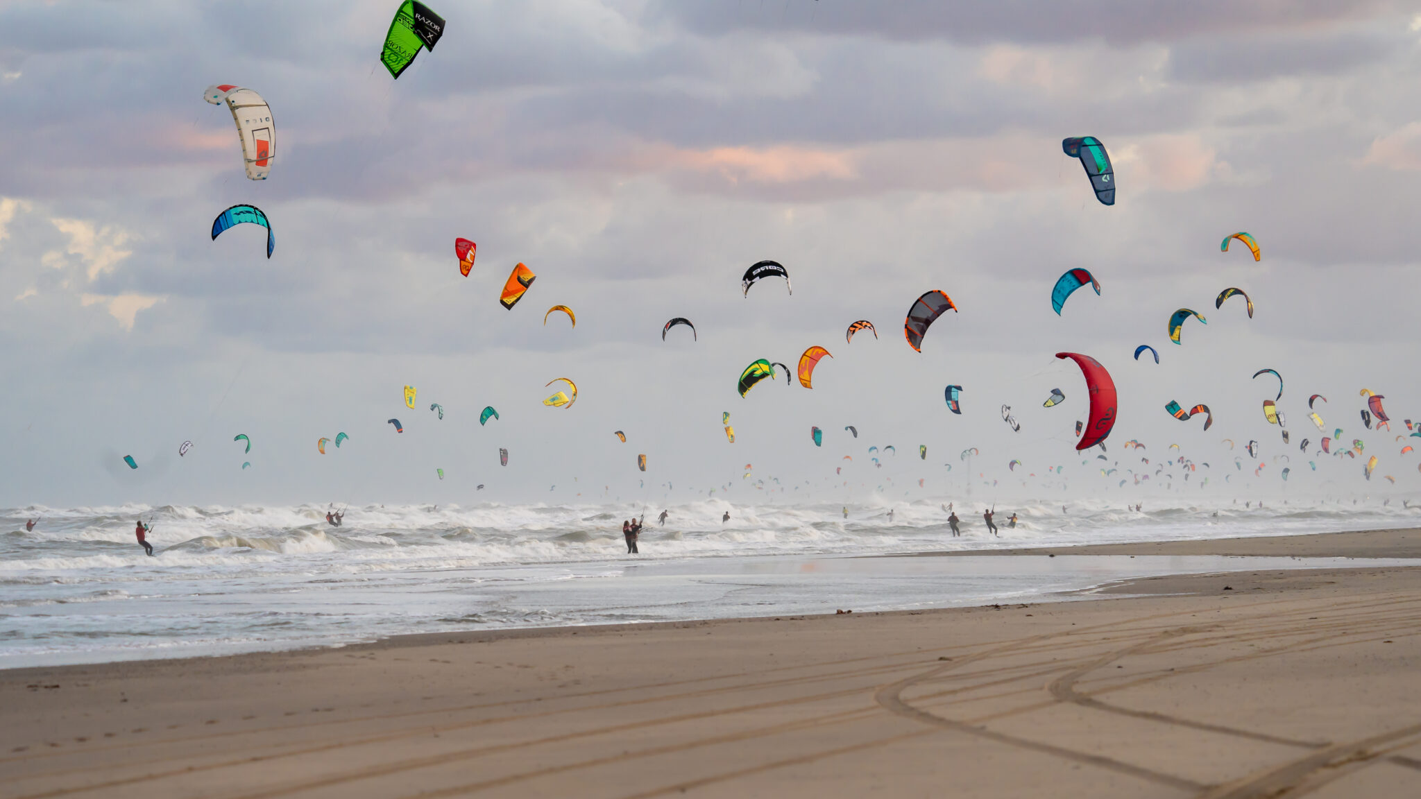 Kitesurfmarathon Hoek tot Helder doet IJmuiden aan - Jutter | Hofgeest
