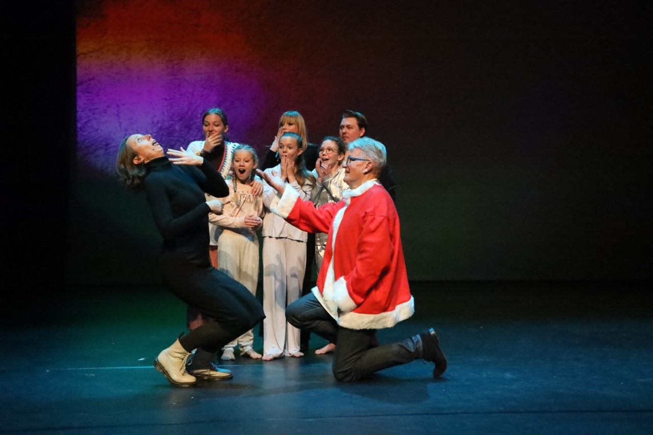‘De Santa klus’ van DanceWorks Velsen - Jutter | Hofgeest