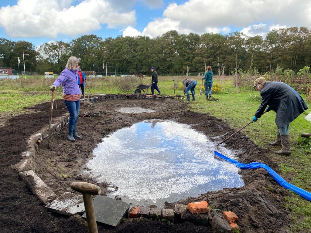 Succesvolle workshop Wadi aanleggen in Buurttuin Waterloo - Jutter ...