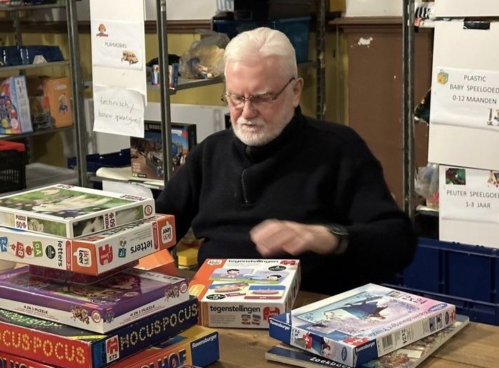 Jan Otten: man op de achtergrond - Jutter | Hofgeest