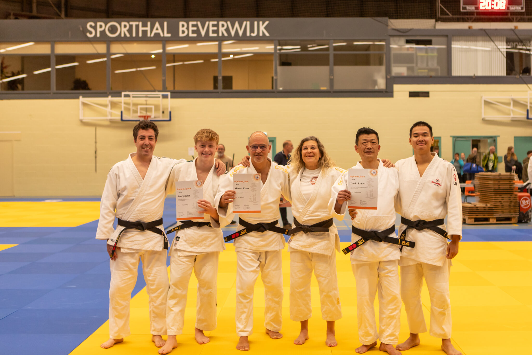Boy Snijder slaagt voor zijn zwarte band judo - Jutter | Hofgeest