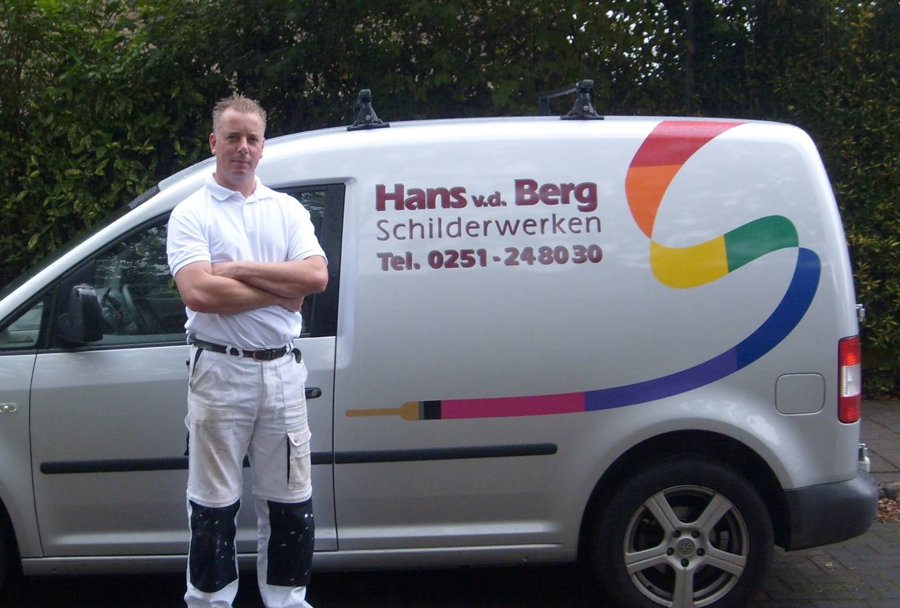 Hans v.d. Berg wenst u een gezond en kleurrijk 2025 - Jutter | Hofgeest