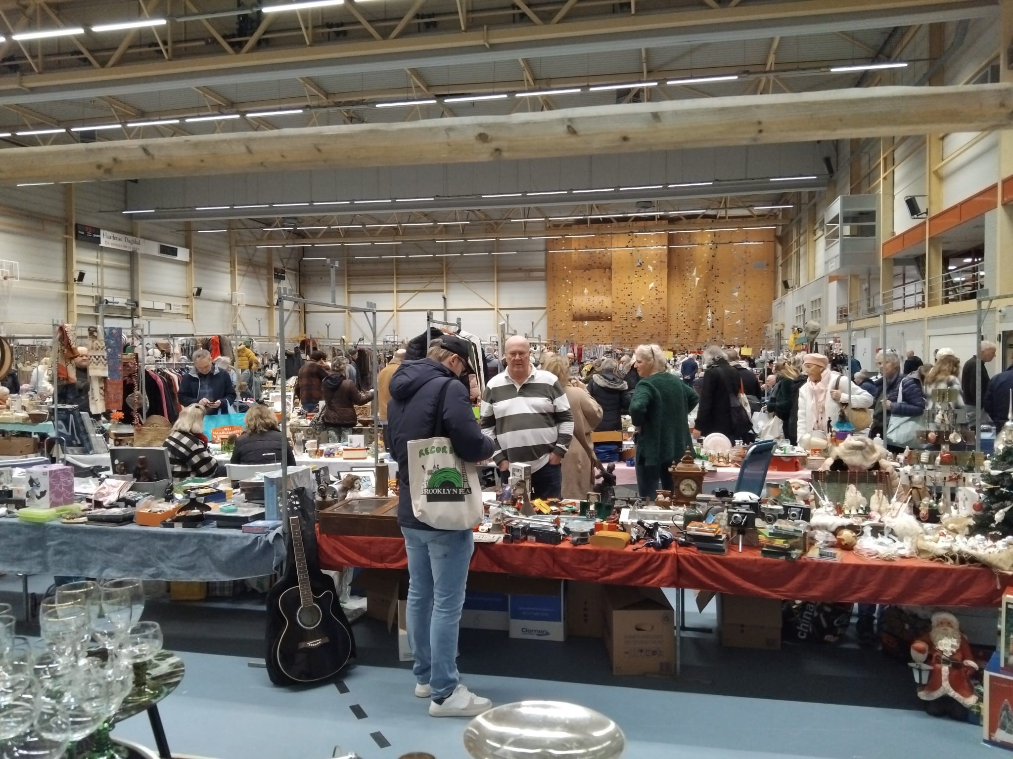 Snuffelmarkt Haarlem: struinen langs 250 kramen vol schatten! - Jutter ...