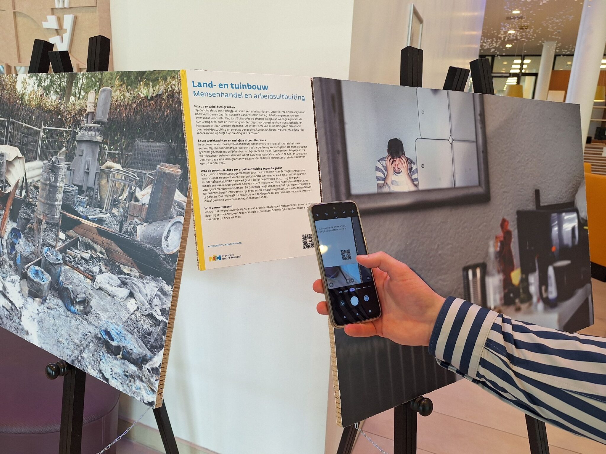 Tentoonstelling Uit zicht, in beeld over ondermijning in gemeentehuis ...