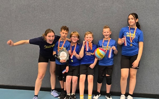 Kampioen bij de jongste volleyballers - Jutter | Hofgeest