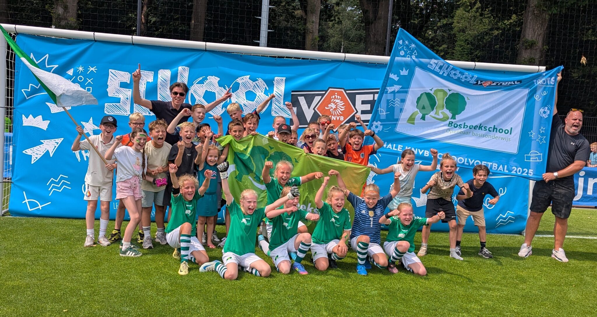 Bosbeekschool Meisjes Groep 5/6 Nederlands Kampioen Schoolvoetbal 2025 ...