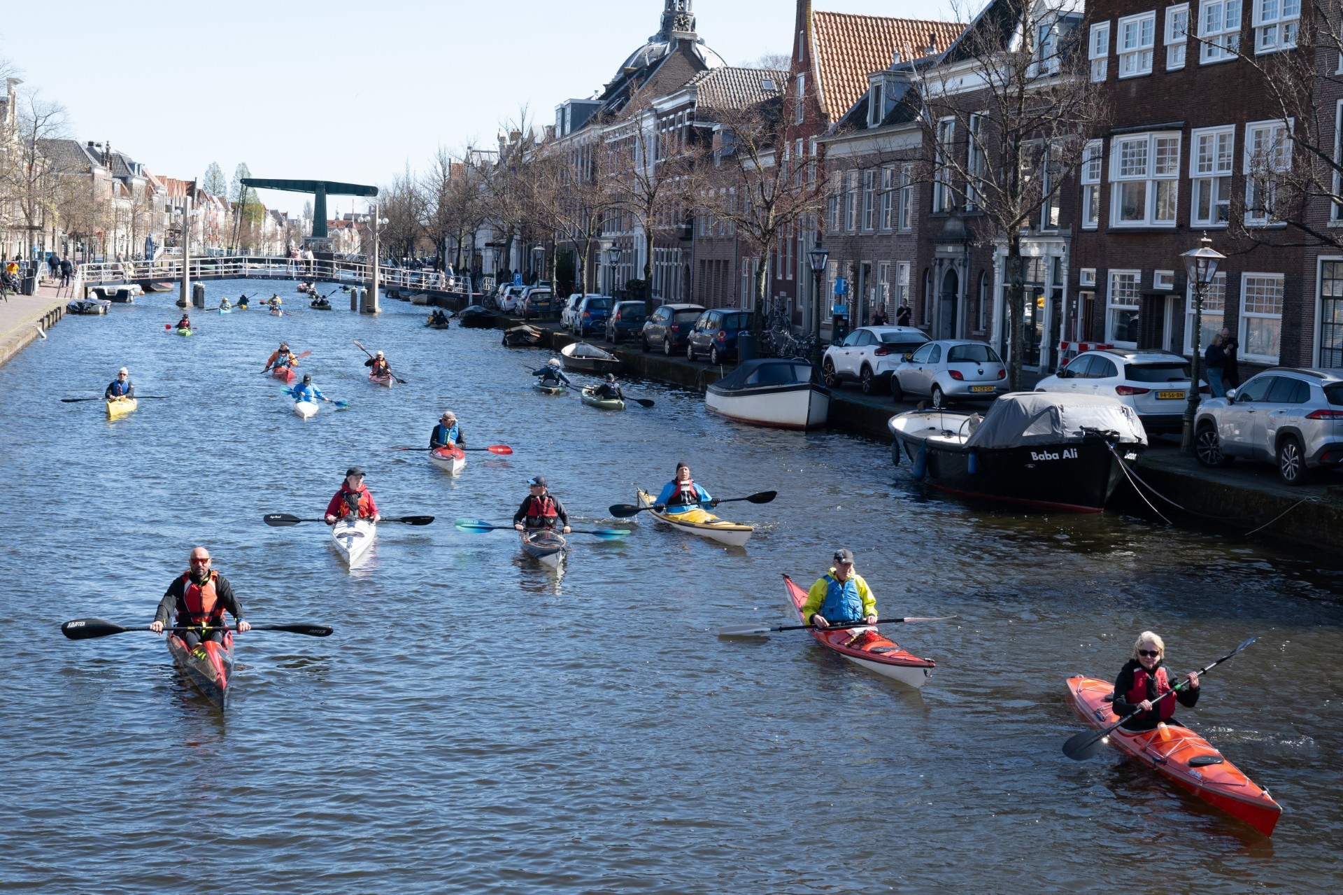 Peddelen is volop genieten op het water - Jutter | Hofgeest